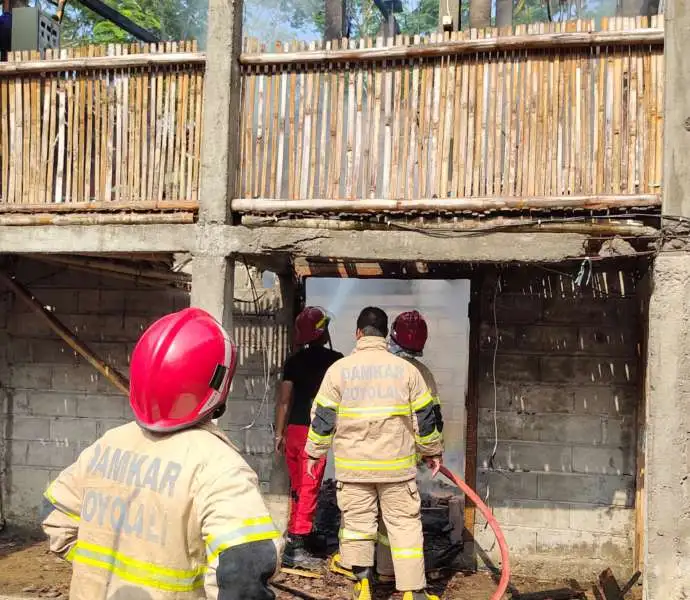 Gudang Pakan Ayam di Ampel Boyolali Kebakaran, Diduga akibat Korsleting - Espos.id | Espos ...