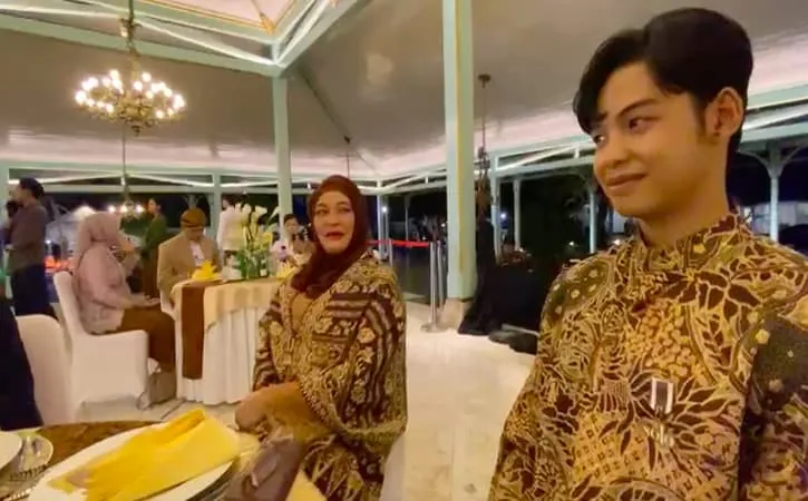 Tampil di Mangkunegaran Solo, Zayyan K-Pop Xodiac Bertemu dengan Ibu & Adiknya - Espos.id ...