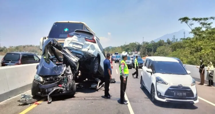 Kecelakaan di Tol Ungaran-Semarang, Polisi Pastikan Tak Ada Korban Jiwa ... Kecelakaan di Tol Ungaran-Semarang, Polisi Pastikan Tak Ada Korban Jiwa ...