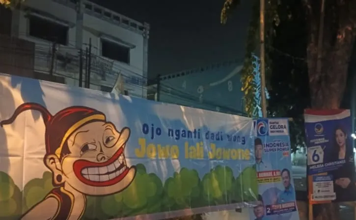 Spanduk Petruk Bawa Pesan "Dadi Wong Jowo Ojo Lali Jowone" Muncul di Semarang - Espos.id