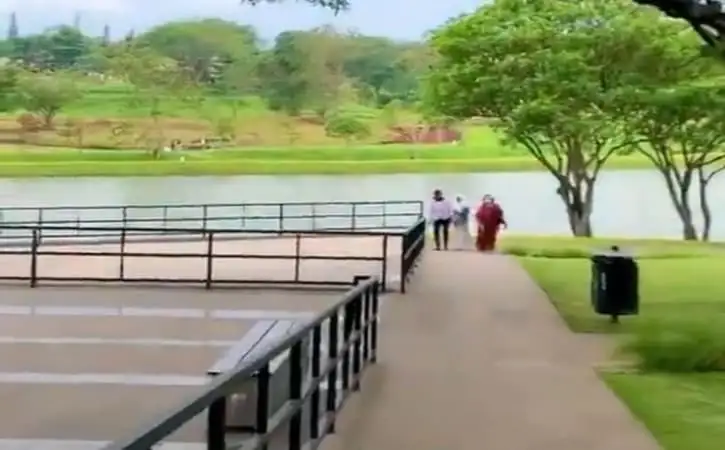 Danau BSB Semarang, Tempat Wisata Cocok untuk Self Healing - Espos.id