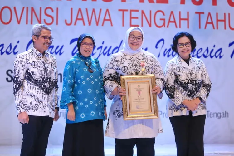 Berkat Program Ini Bupati Sragen Raih Anugerah Dwi Praja Nugraha dari ... Berkat Program Ini Bupati Sragen Raih Anugerah Dwi Praja Nugraha dari ...