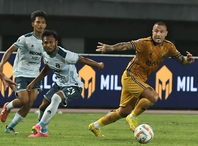 Debut di Bhayangkara FC, Radja Nainggolan Digaji Rp1 Miliar per Bulan ... Debut di Bhayangkara FC, Radja Nainggolan Digaji Rp1 Miliar per Bulan ...
