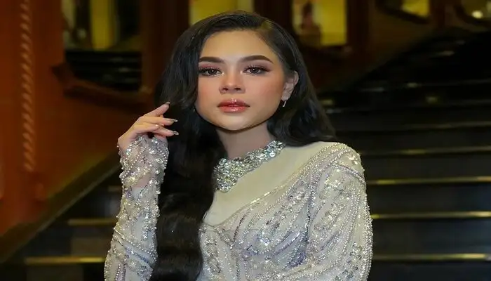 Melly Lee Tampil di Pernikahan Pangeran Abdul Mateen - Espos.id