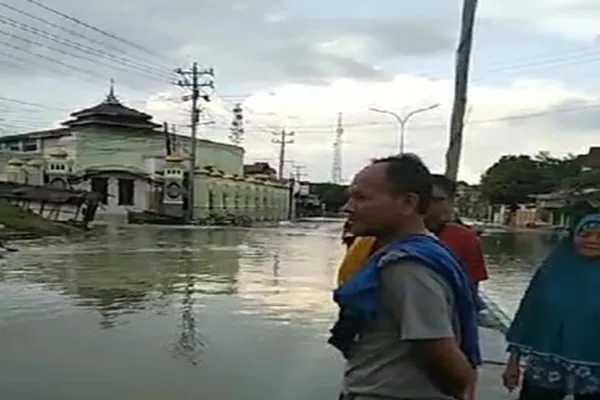 Banjir di Demak Mulai Surut, Pengungsi Kembali ke Rumah - Espos.id