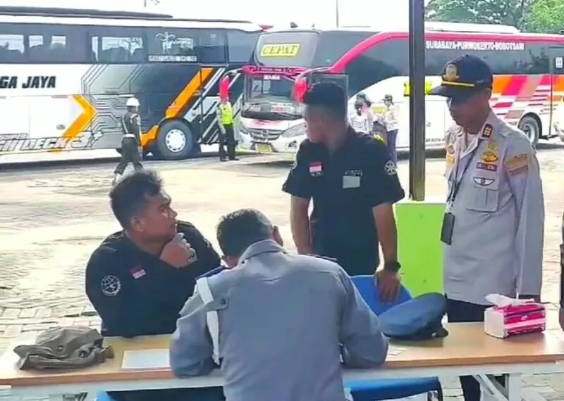 Operasi Ramp Check Jelang Lebaran 2024 di Terminal Ngawi, 3 Bus Kena Tilang - Espos.id