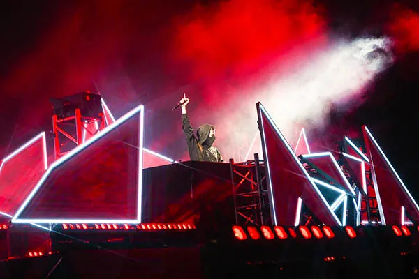 Penampilan Alan Walker Guncang Jakarta di Konser Walkerworld Asia Tour 2024 - Espos.id