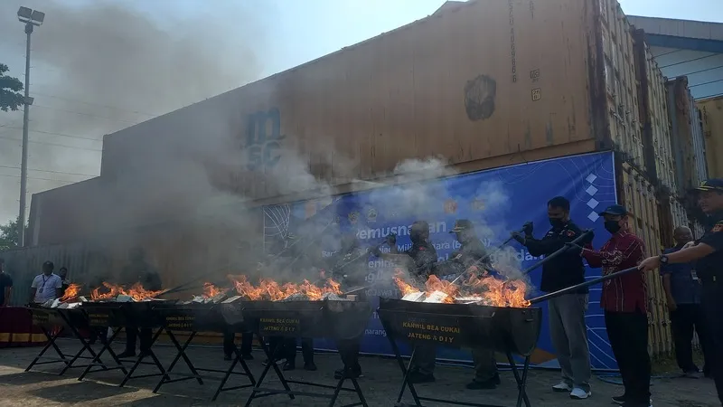 Kanwil Bea Cukai Jateng-DIY Musnahkan 25,1 Juta Batang Rokok llegal - Espos.id