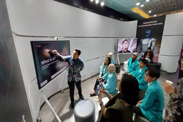 Indosat Komitmen Investasi Rp82 Miliar Bangun Pusat AI di Solo Technopark - Espos.id