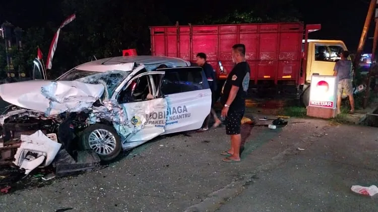 Mobil dan Truk Kecelakaan di Lemahbang Sragen, 1 Orang Meninggal 4 Luka-luka - Espos.id