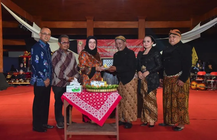 Bupati Etik Suryani Gelontor Rp124 Miliar untuk Fasilitas Publik ... Bupati Etik Suryani Gelontor Rp124 Miliar untuk Fasilitas Publik ...