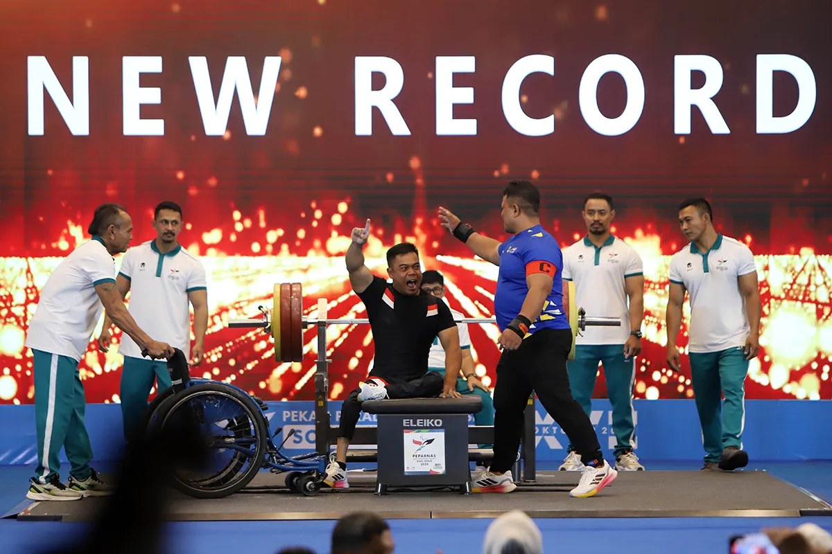 Lifter Jabar Ahmad Hidayat Pecahkan Rekor Angkat Berat Peparnas 2024 - Espos.id