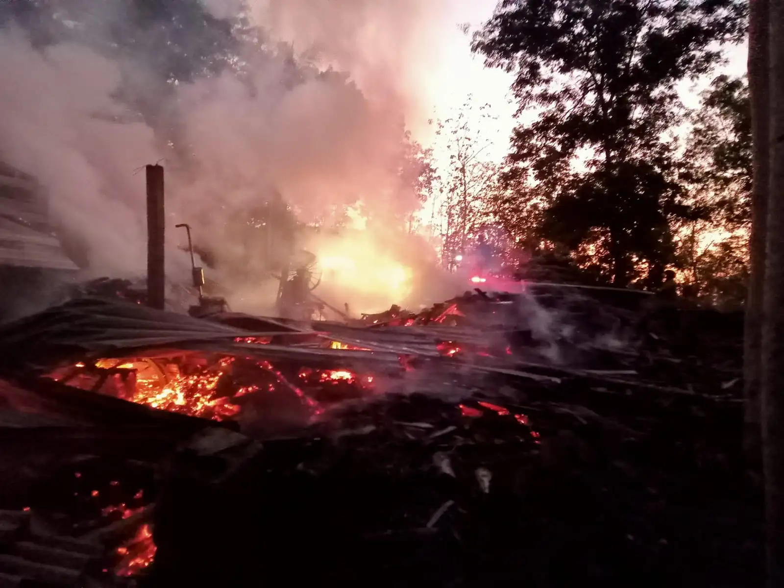 Penggergajian Kayu di Sidoharjo Wonogiri Luluh Lantak akibat Kebakaran - Espos.id | Espos ...