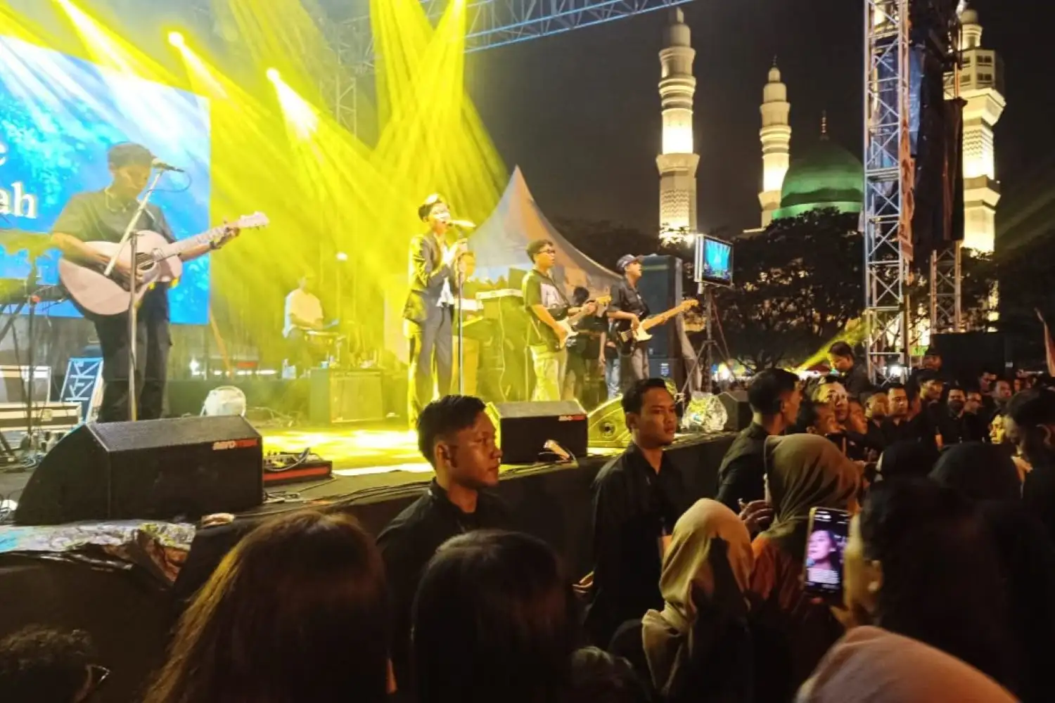 Konser Aftershine di Karanganyar Meriah, KPU Selipkan Pesan Ajak Pemilih ke TPS - Espos.id