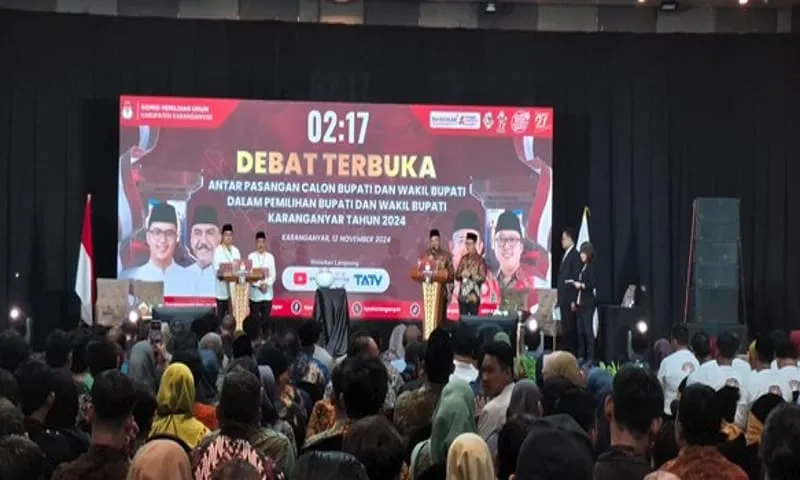 Debat Pilkada Karanganyar, Ilyas-Tri dan Rober-Adhe Beradu Gagasan - Espos.id