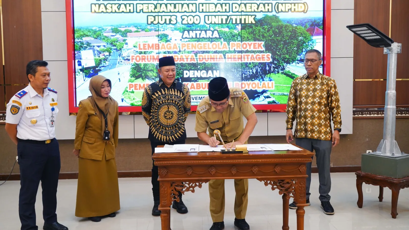 Pemkab Terima Hibah 200 PJU Tenaga Surya, Dipasang di Boyolali Utara - Espos.id