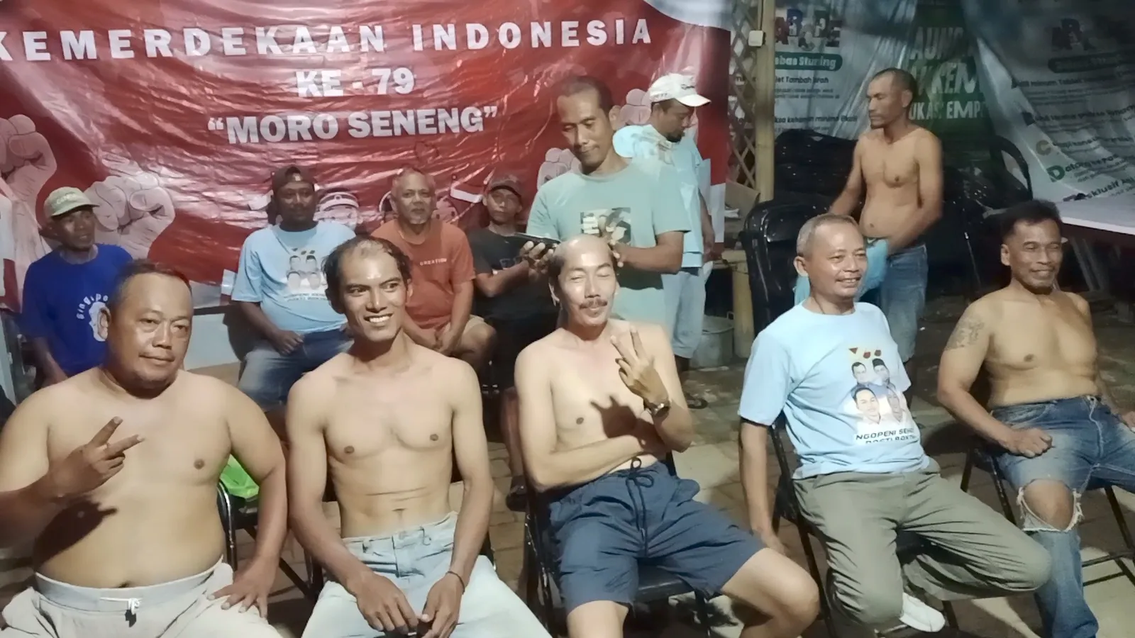 Respati-Astrid Unggul Quick Count Pilkada Solo, Puluhan Warga Joglo Cukur Gundul - Espos.id