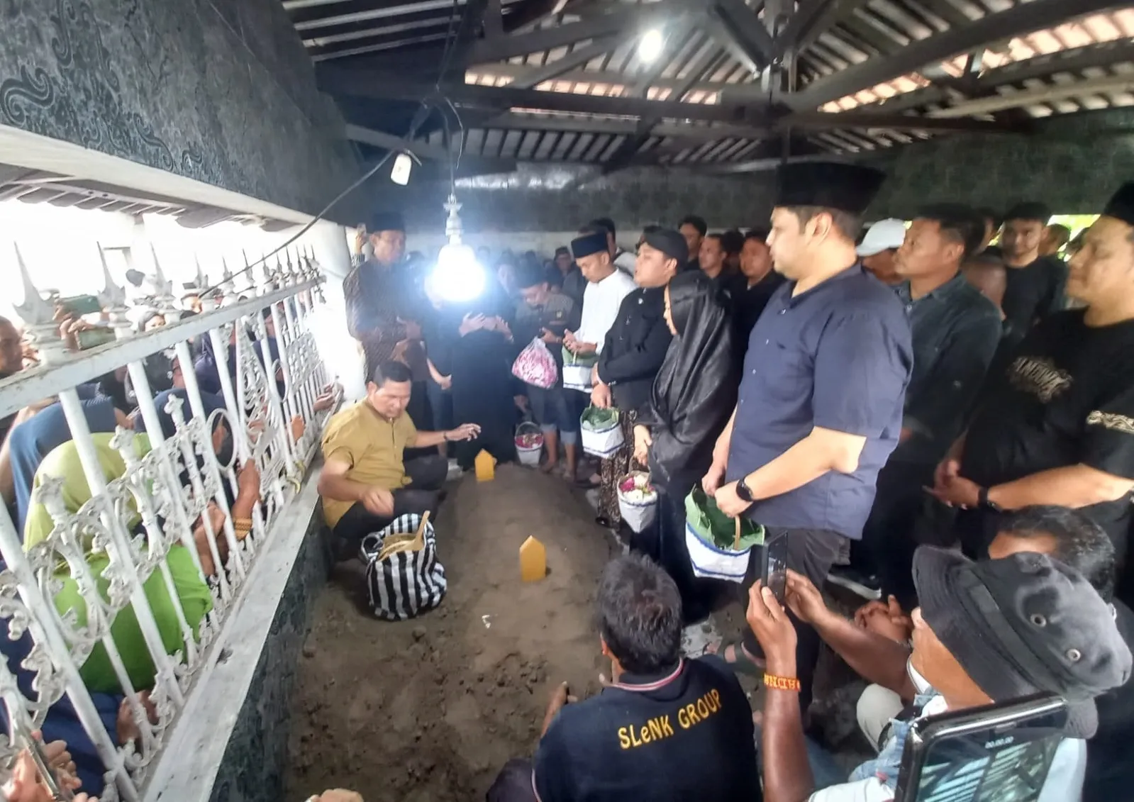 Ratusan Pelayat Antar Ki Warseno Slenk ke Peristirahatan Terakhir di Juwiring - Espos.id