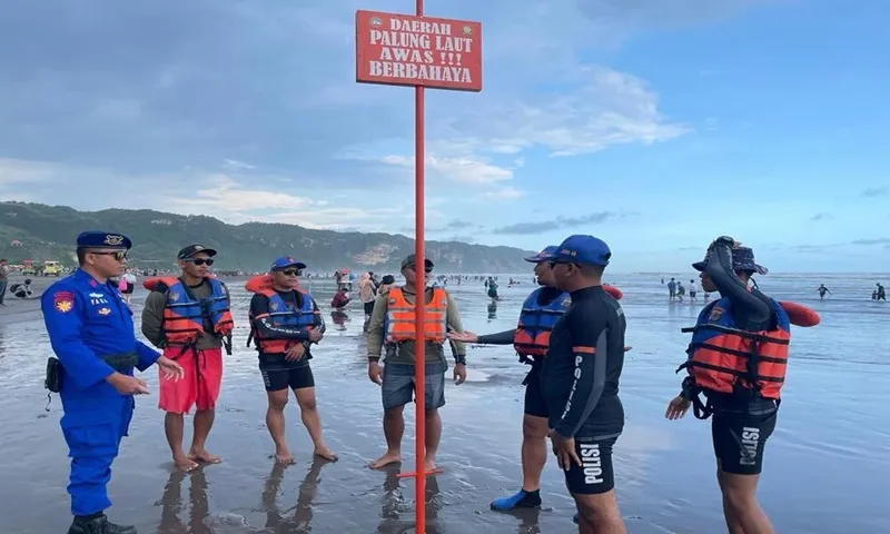 Waspada Palung Laut! SAR Gunungkidul Imbau Wisatawan Tidak Berenang di ... Waspada Palung Laut! SAR Gunungkidul Imbau Wisatawan Tidak Berenang di ...