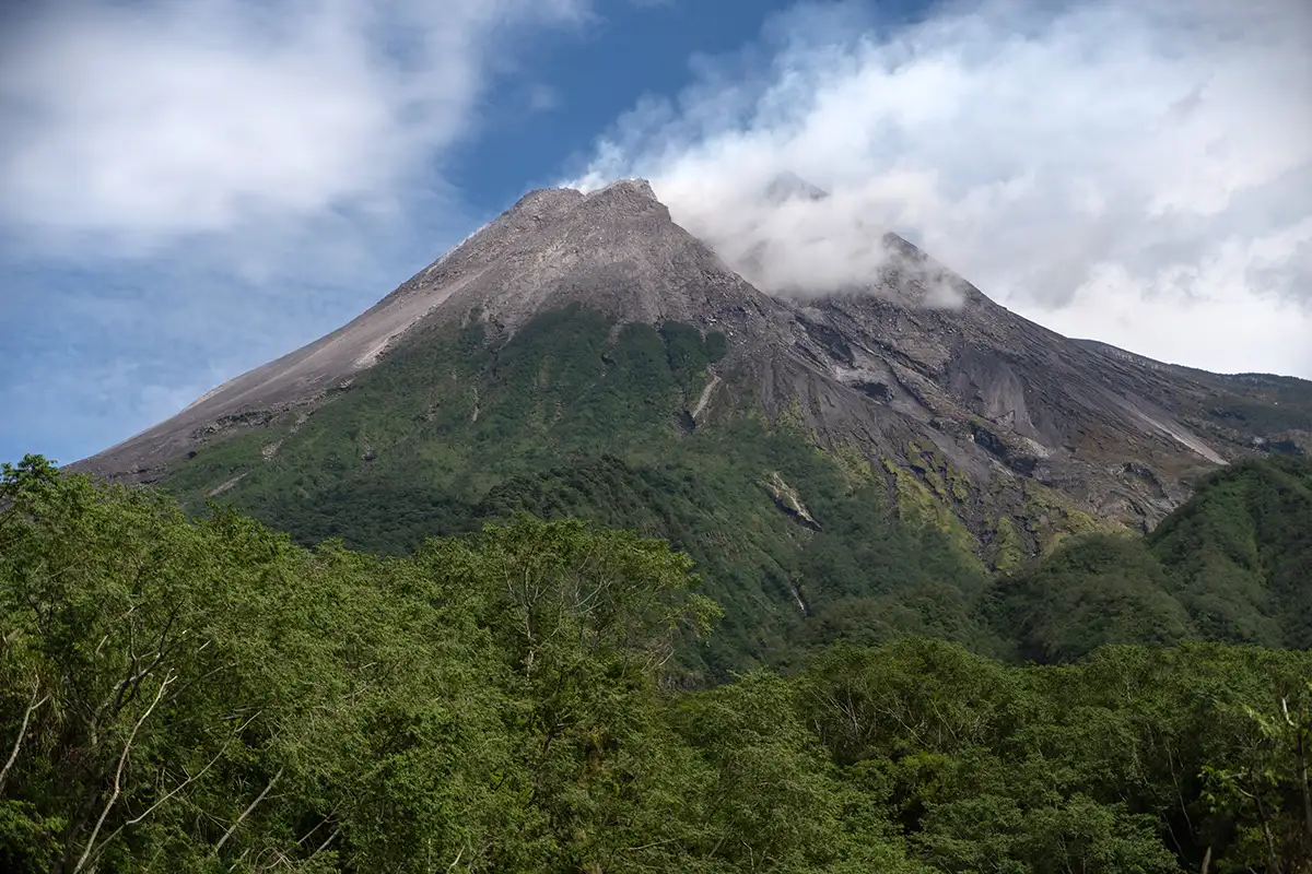 Aktivitas Vulkanis Gunung Merapi Awal Tahun 2025 - Espos.id