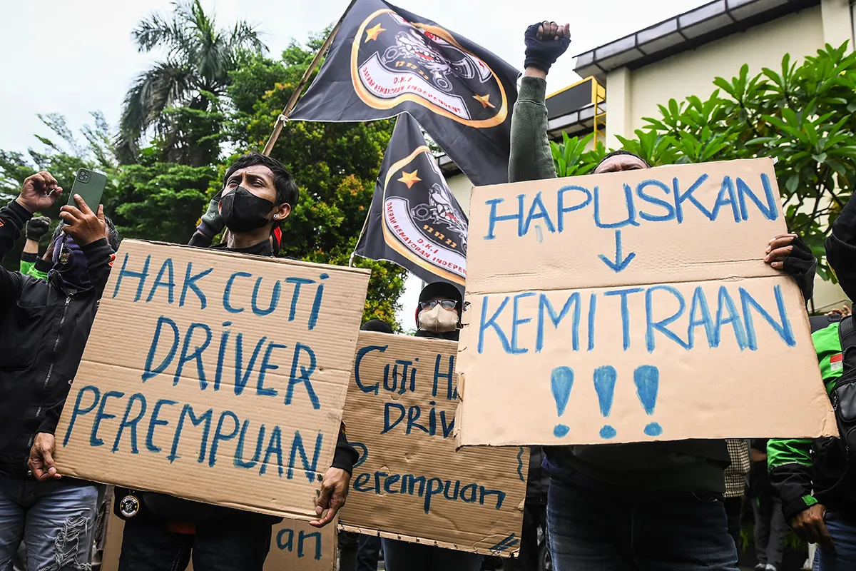 Unjuk Rasa di Kantor Kemnaker, Pengemudi Ojol Tuntut Aplikator Beri THR - Espos.id