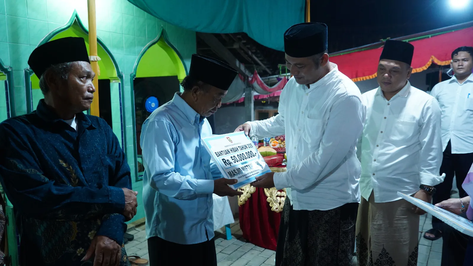 Bupati & Wabup Boyolali Tarling di 22 Masjid, Serahkan Hibah Total Rp1,1 Miliar - Espos.id