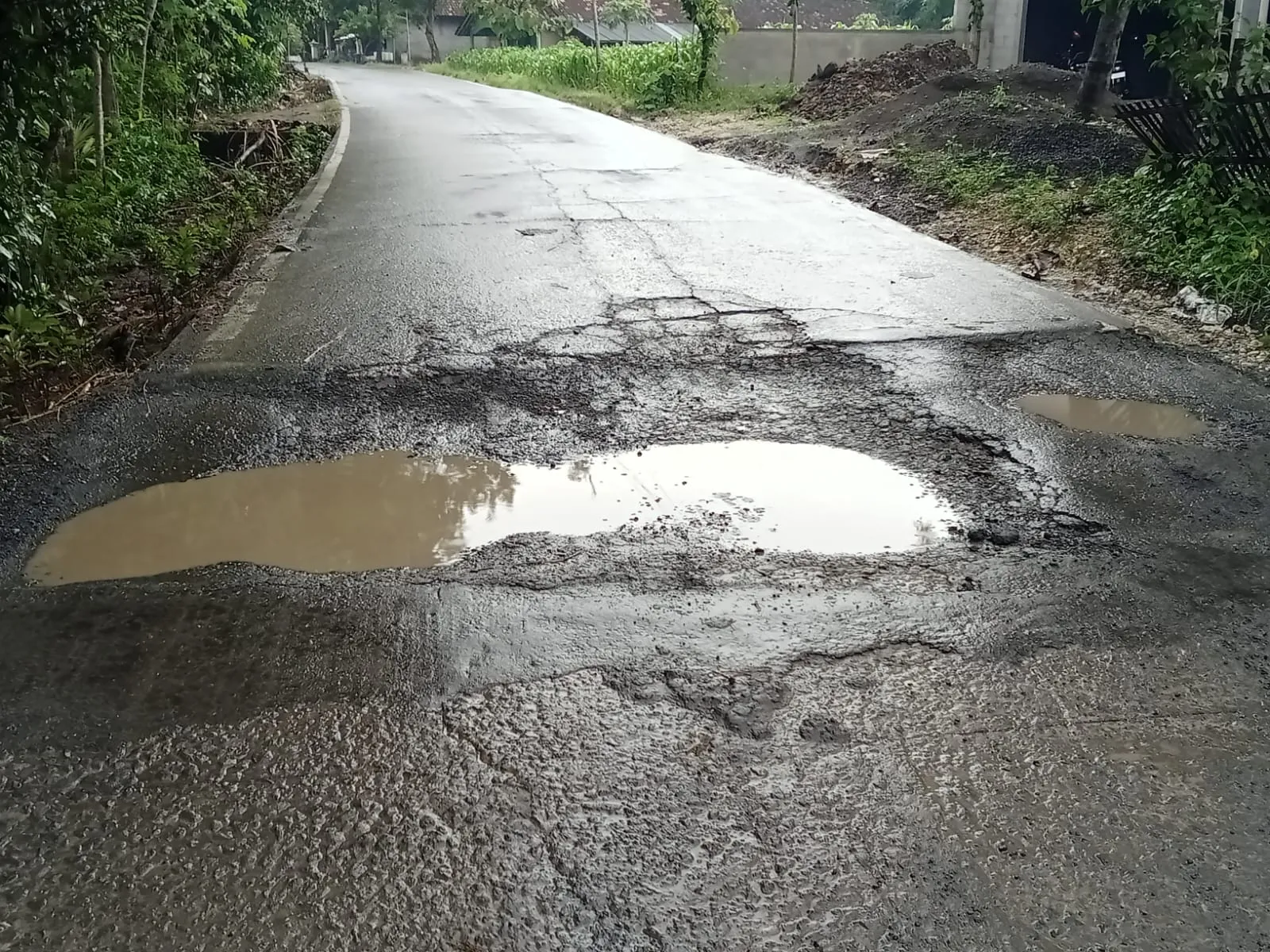Bupati Sigit Didesak Perbaiki 2 Ruas Jalan Rusak di Mondokan Sragen - Espos.id