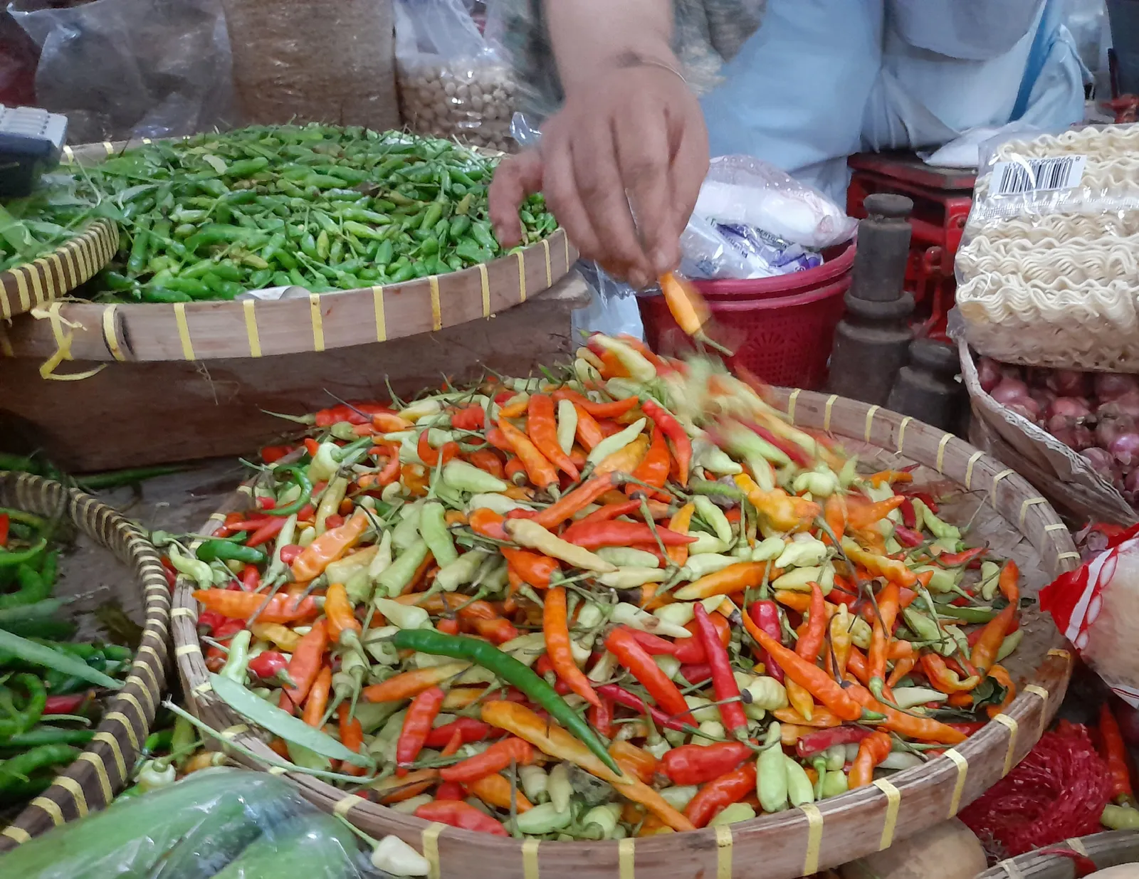 H-1 Lebaran, Harga Cabai Rawit Campuran di Sragen Melejit Tembus Rp150.000/Kg - Espos.id | Espos ...