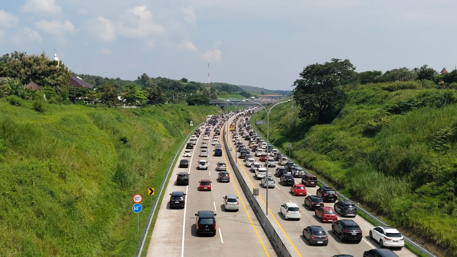 One Way Nasional Mulai Berlaku dari GT Kalikangkung Hingga GT Cikampek Utama - Espos.id