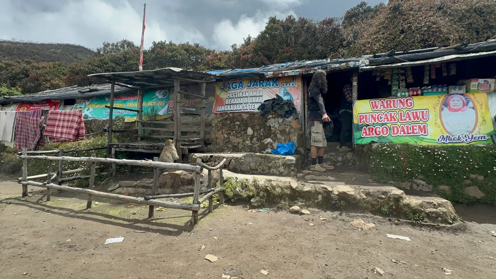 Mbok Yem Meninggal Dunia, Ini Kenangan Pendaki di Warung Tertinggi Pulau Jawa - Espos.id