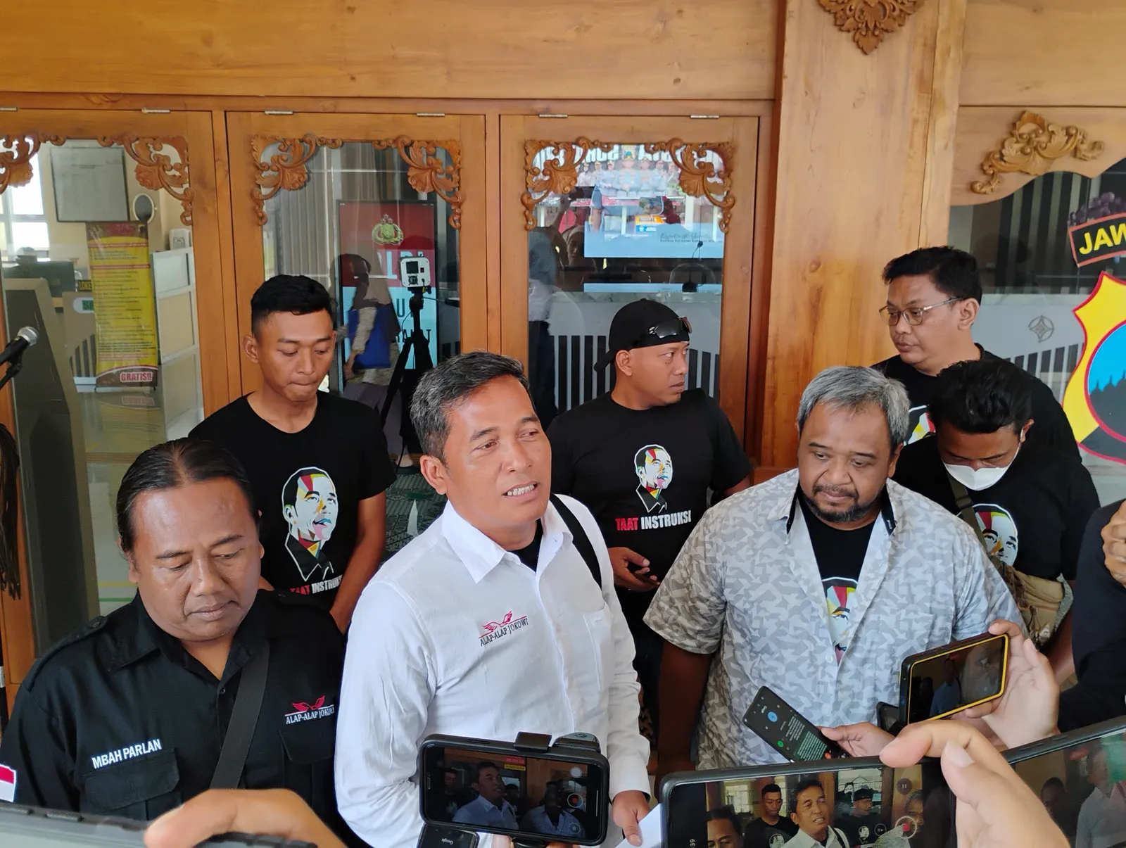 Relawan Alap-Alap Jokowi Laporkan Roy Suryo Cs di Polresta Solo - Espos.id