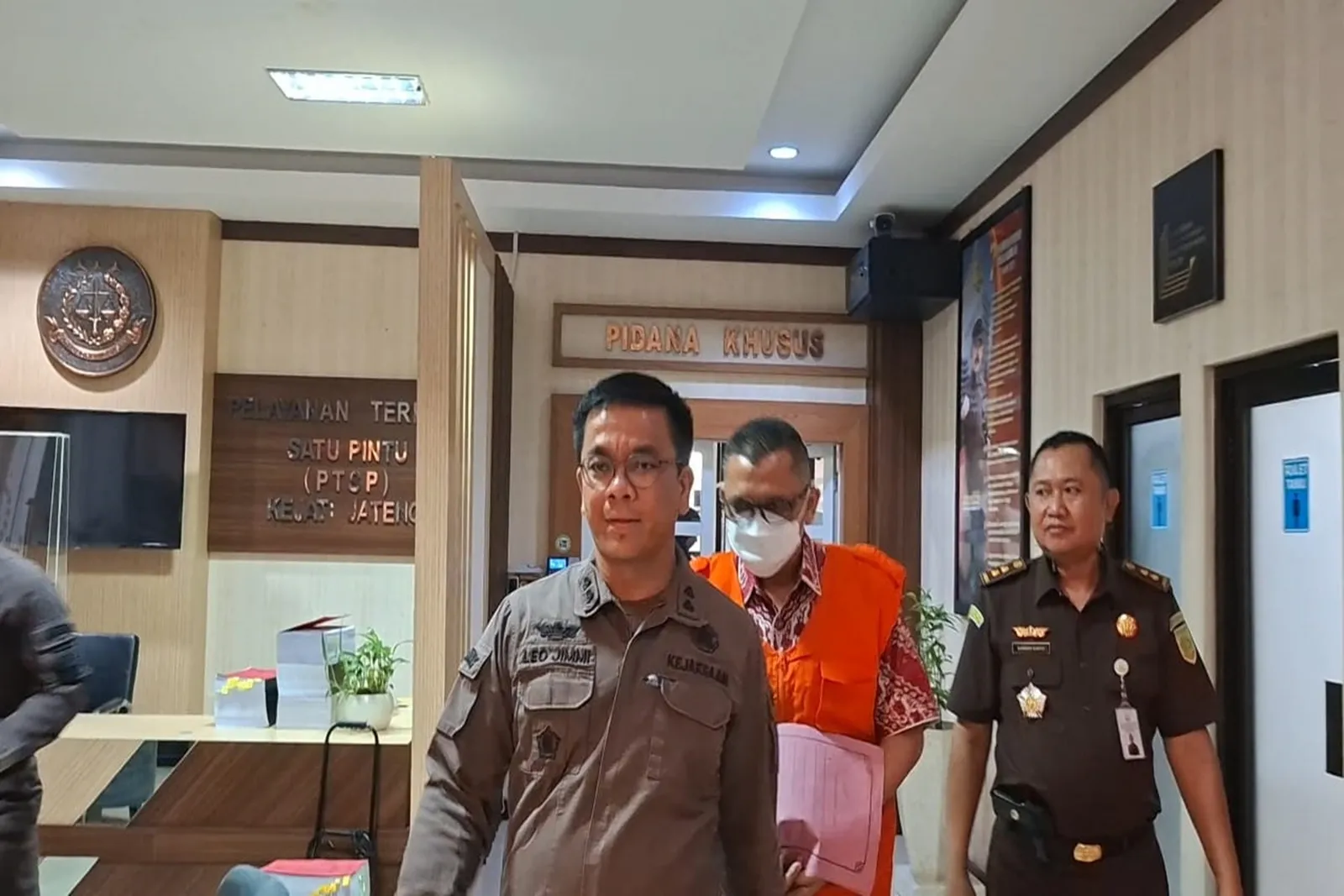 Kejati Jateng Tahan Tersangka Baru Kasus Korupsi Lahan BUMD Cilacap - Espos.id | Espos Indonesia ...