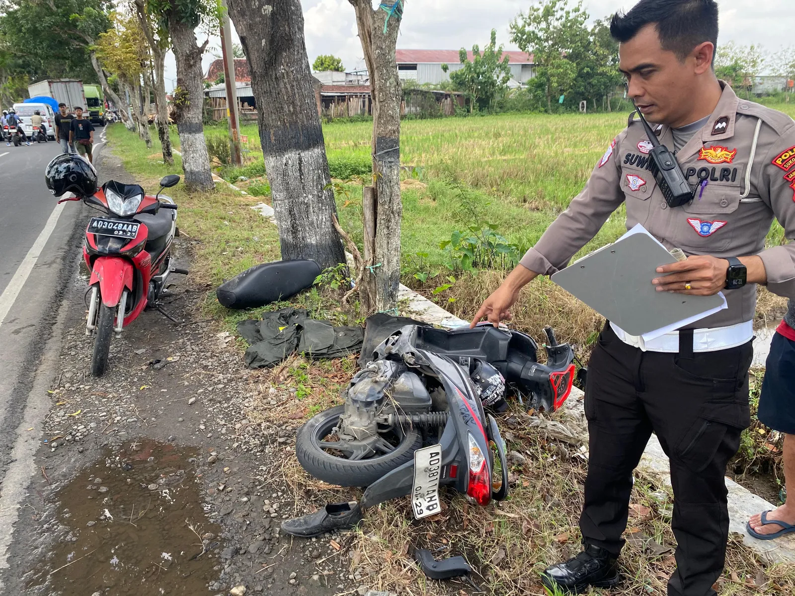Mobil Tabrak 2 Motor di Joho Sukoharjo, 3 Orang Luka dan 1 Meninggal - Espos.id