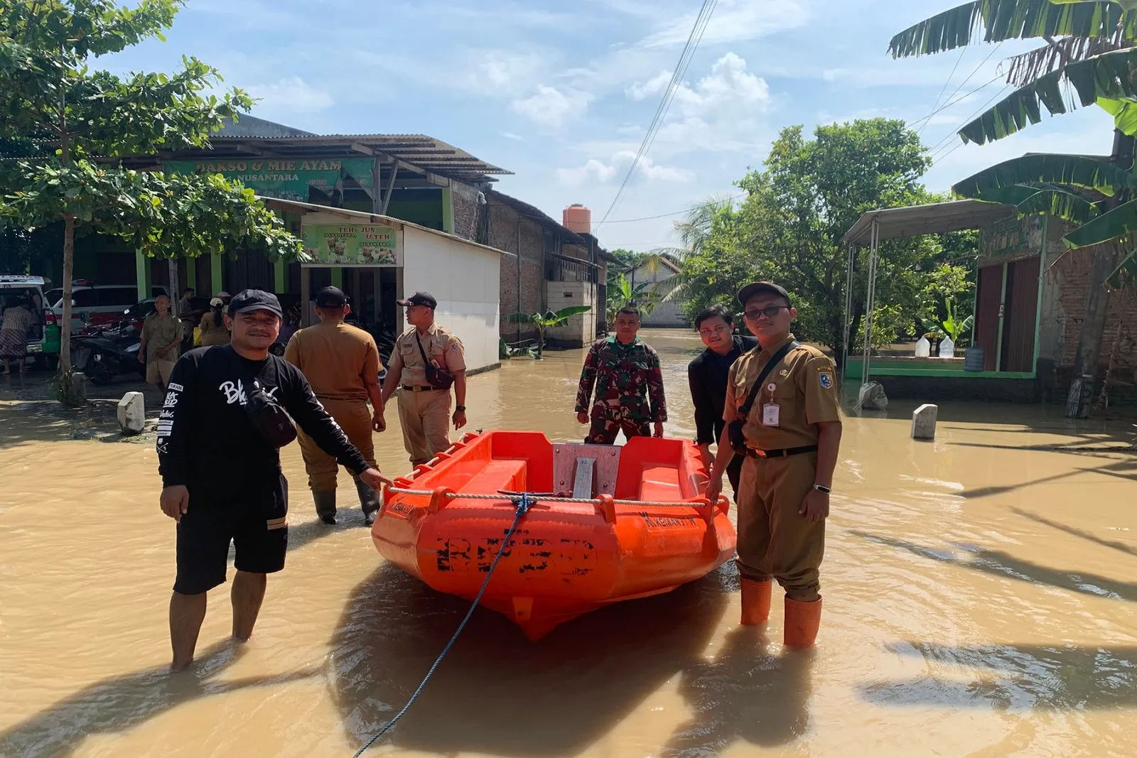 Tanggul Jebol, Ratusan Rumah di Demak dan Grobogan Terendam Banjir - Espos.id