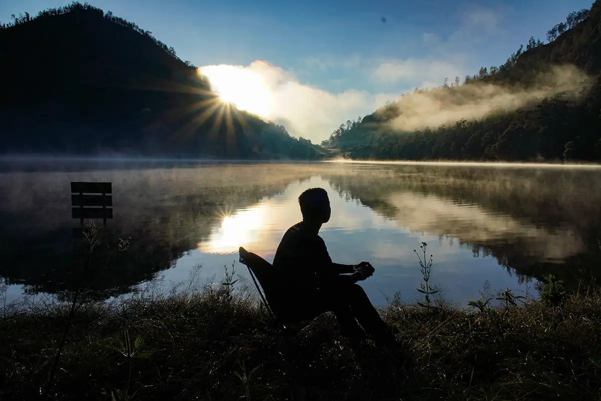 Potret Indahnya Panorama Alam Danau Ranu Kumbolo di Jalur Pendakian ...