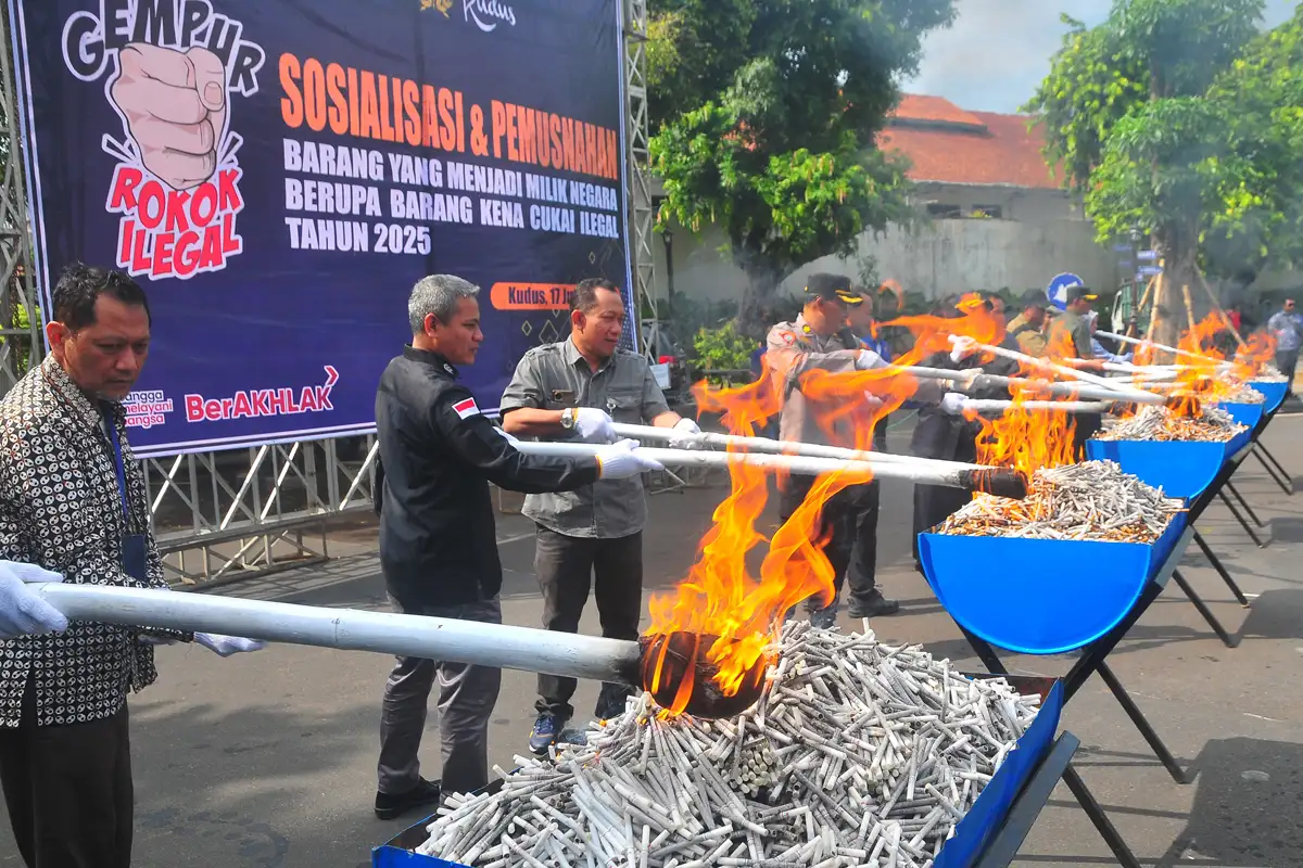 Bea Cukai Kudus Musnahkan 6 Juta Lebih Batang Rokok Ilegal Senilai Rp8,28 Miliar - Espos.id