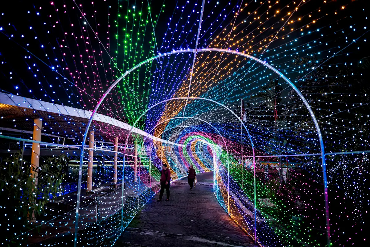 Wisata Malam Lights Wonderland di Semarang, Suguhkan Atraksi Lampu ...