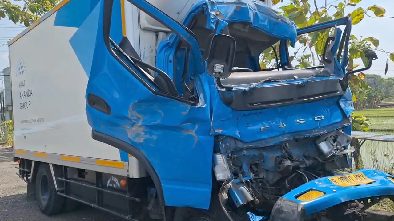 Truk Angkut Edamame Tabrak Truk di Tol Ngawi, 1 Orang Meninggal Dunia - Espos.id