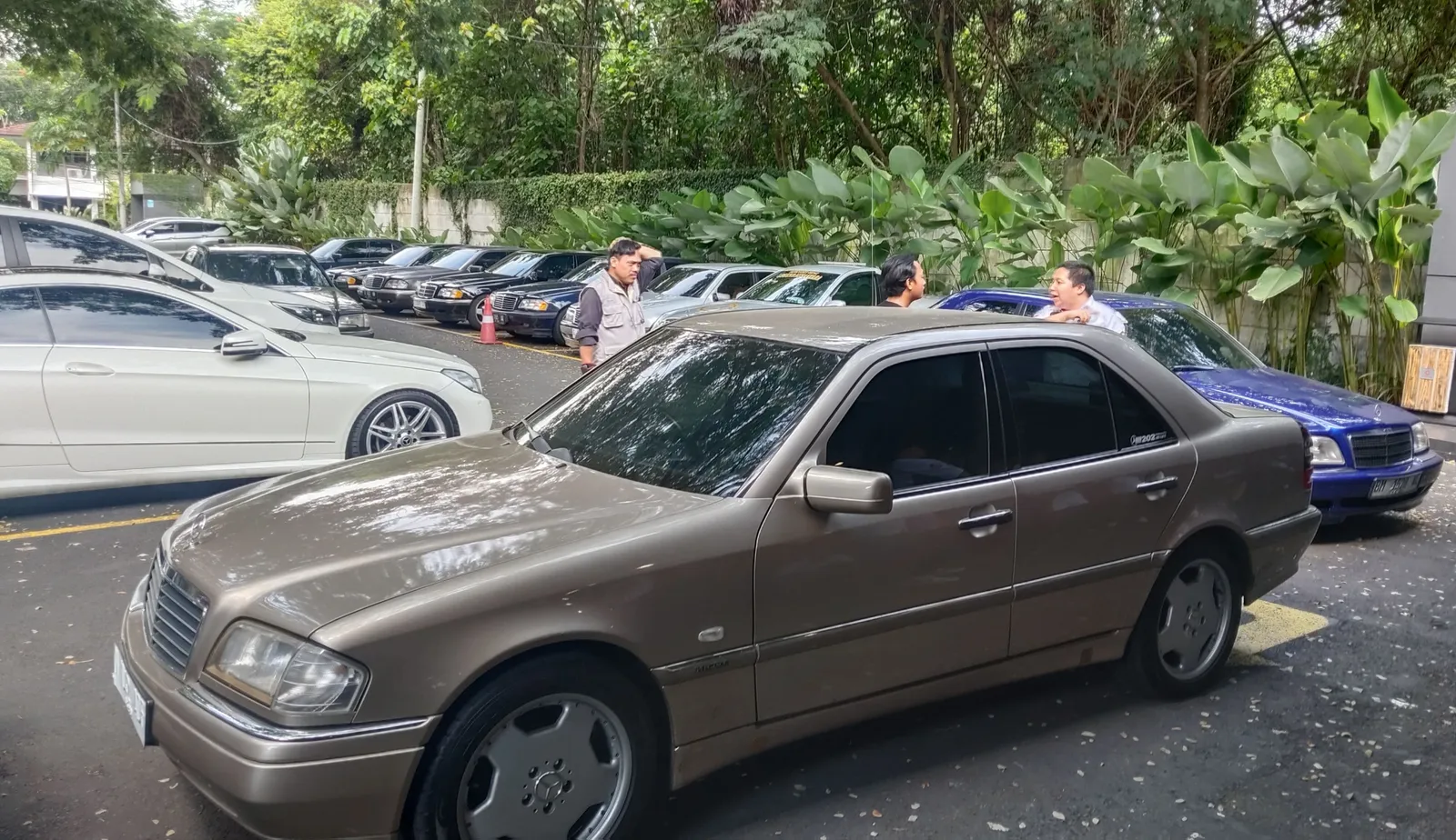 Bukan Sekadar Mobil Tua, Mercy W202 Jadi Ekspresi Gaya Hidup Anak Muda ...