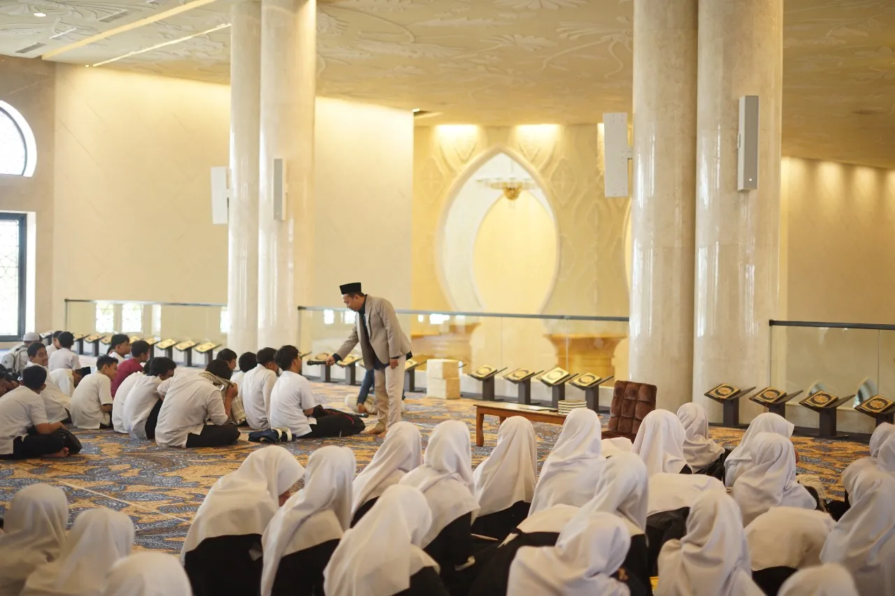 SMP ABBS Surakarta Gelar Pameran Proyek ICT dan Seminar Tahfidz di ...