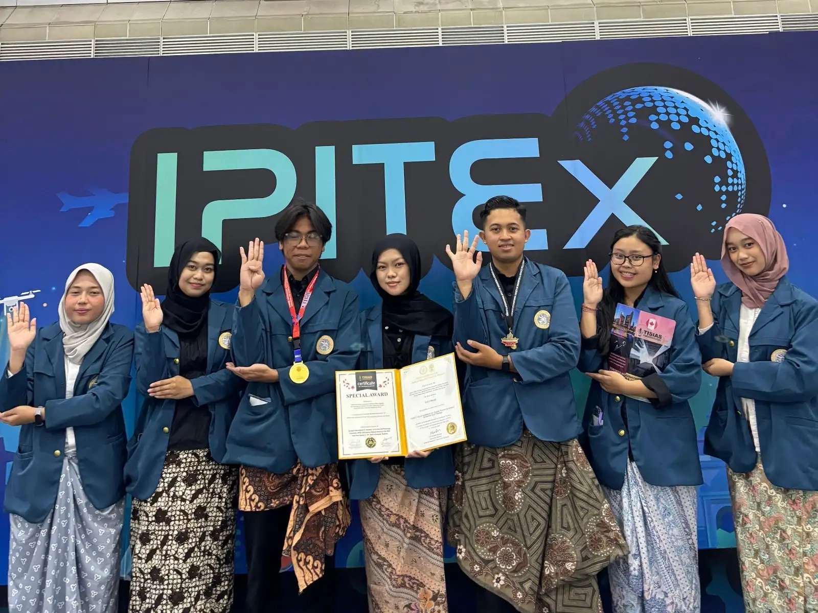 Berkat Inovasi Handy, Tim FST UNAIR Raih Gold Medal di IPITEx Thailand ...